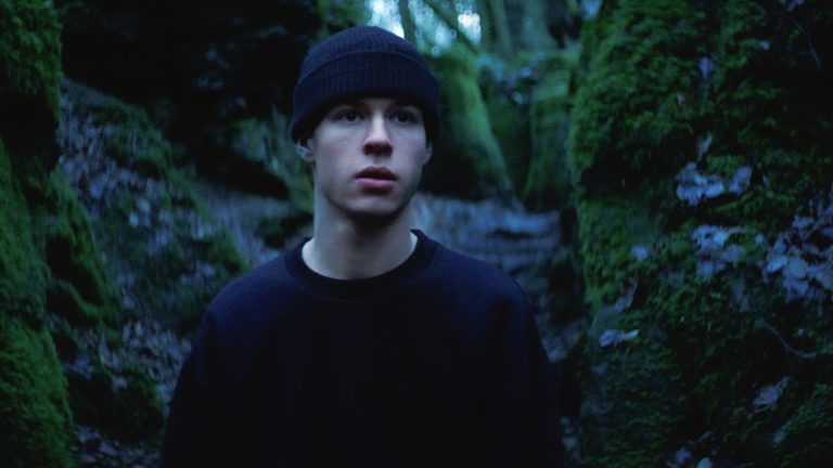 Le YouTubeur Seb la frite se lance sérieusement dans la musique - Les ...