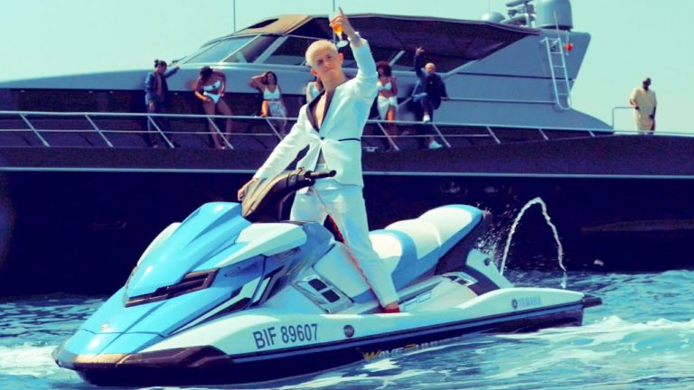 Le YouTubeur Michou dévoile son premier clip - Les Gens d'Internet