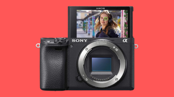 Sony Alpha 6400, une bonne caméra de vlog ? - Les Gens d'Internet